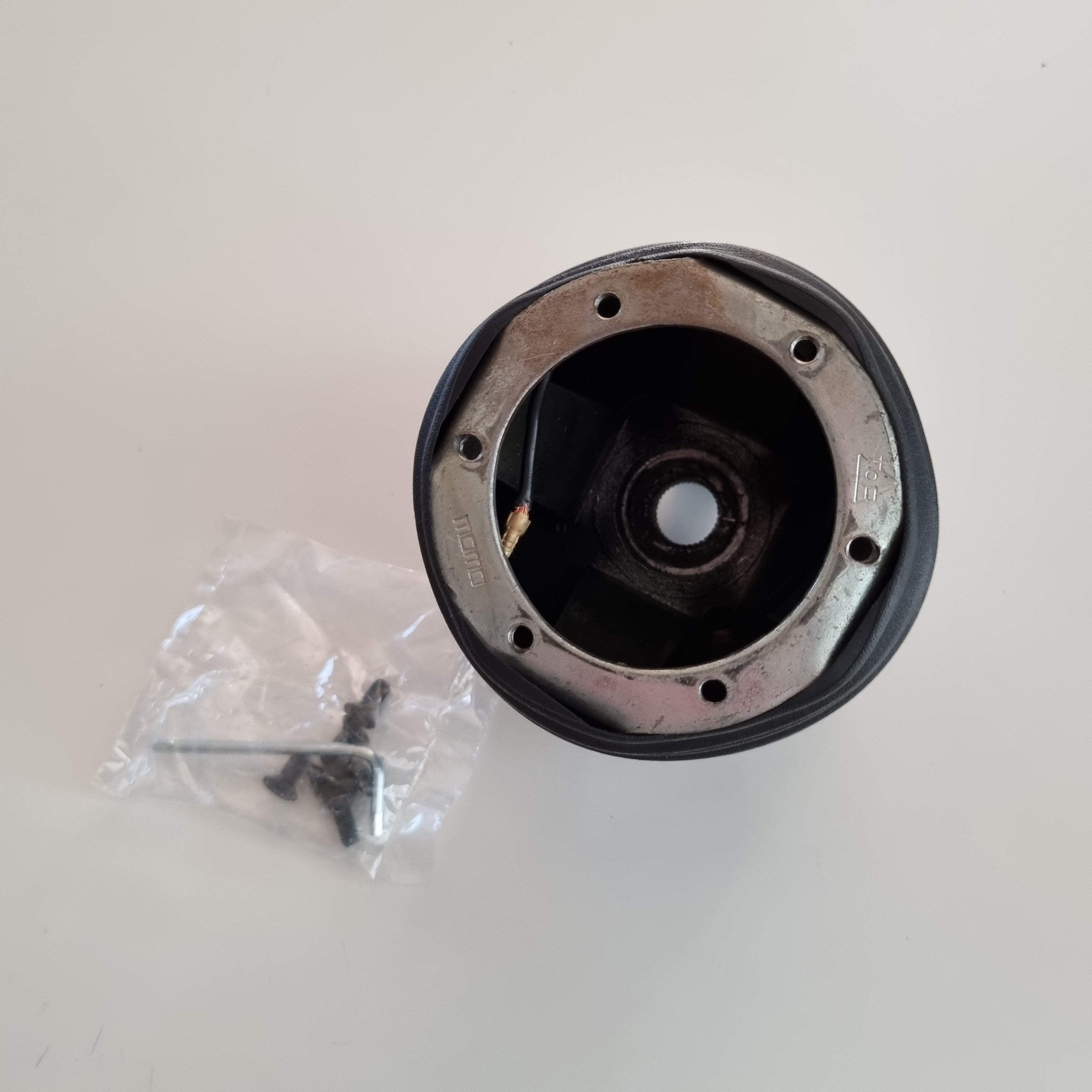 Momo Hub BMW – Best VW Parts